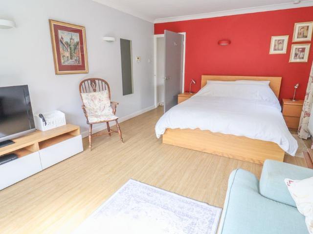 Fully Furnished Self Contained Studio Annex