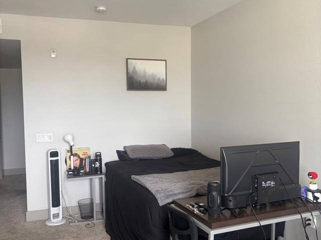 Fully furnished shared room $959