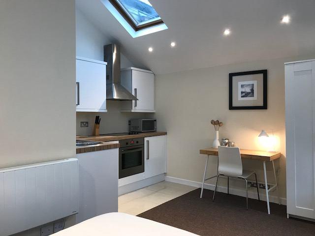 Fully Furnished Studio Oxford Rd Bills Included