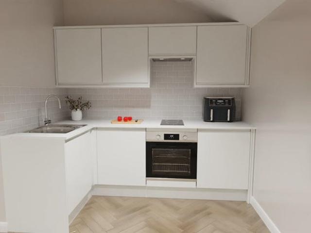 Fully Furnished Studio Oxford Rd Bills Included