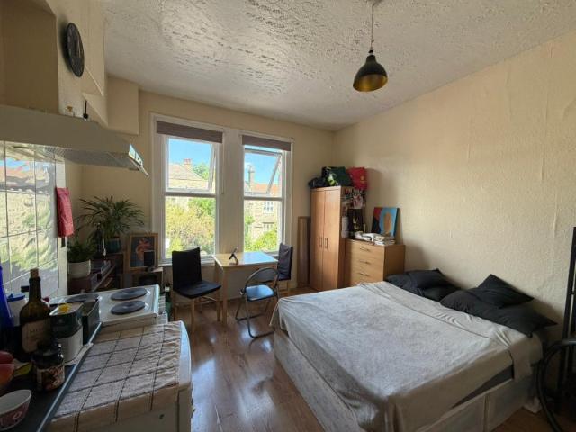 Fully Furnished Studio Flat Homerton Station