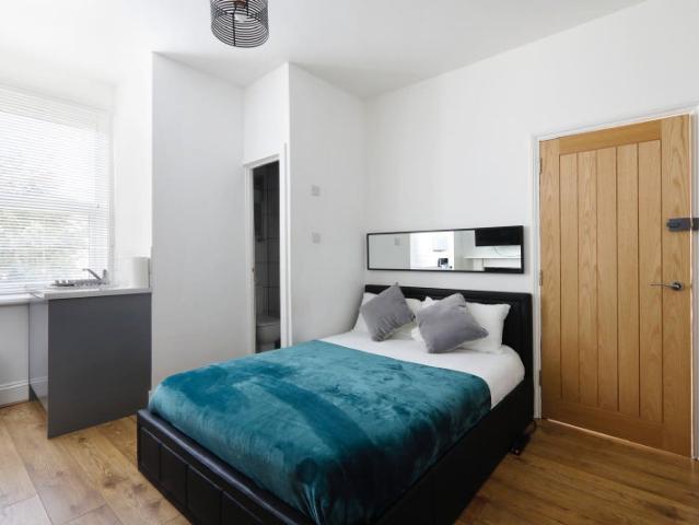 Fully furnished studio Hove Mid June all Bills Inc