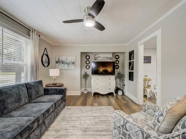 Fully Furnished Pet Friendly 1b 1b Home Outside Gv