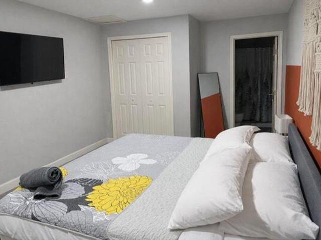 Fully Furnished Premium Private Rooms w/ Hot Tub Access – South Houston Gem