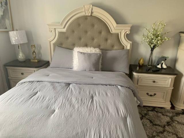 Fully Furnished Private Bedroom in Remodeled Cond