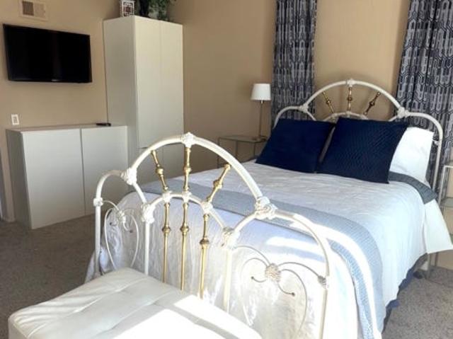 Fully Furnished Private Master Suite Near UCSD