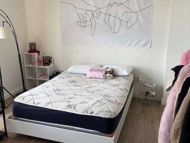 Fully furnished private room Downtw