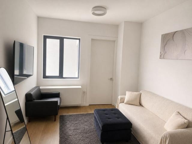 FULLY FURNISHED PRIVATE ROOM + PRIVATE BATHROOM —