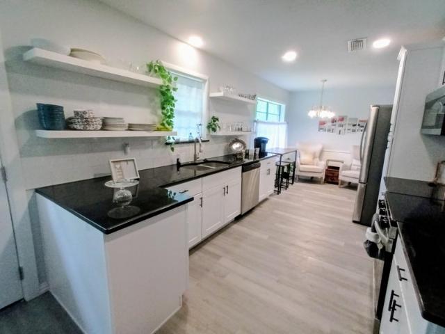 Fully Furnished Professional Living in 76134 – Al