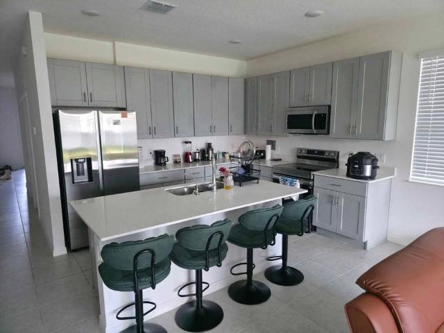 Fully furnished room for ren