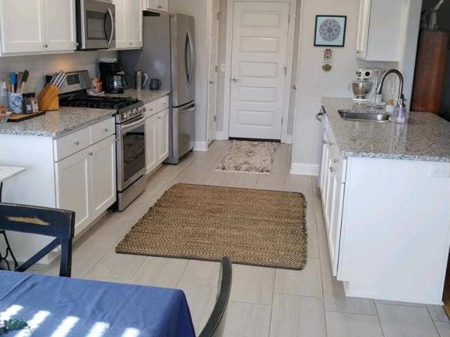 Fully furnished room for rent