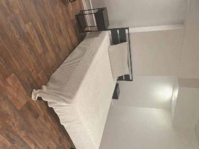 FULLY FURNISHED ROOM FOR REN