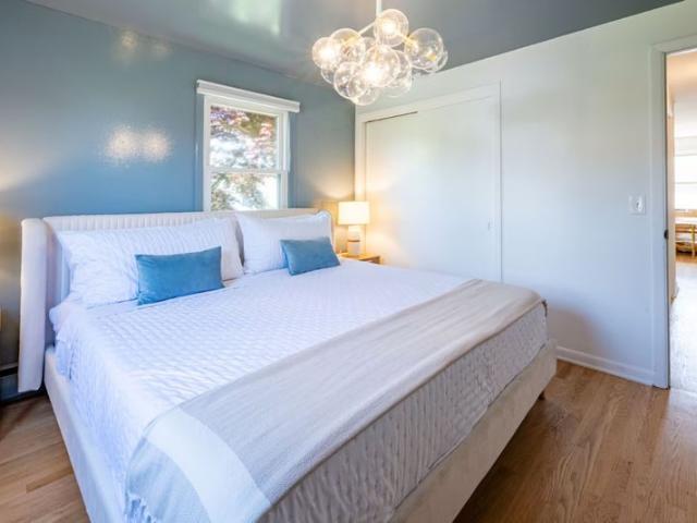 FULLY FURNISHED ROOM FOR RENT!