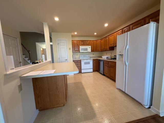 Fully furnished room in clean and spacious house