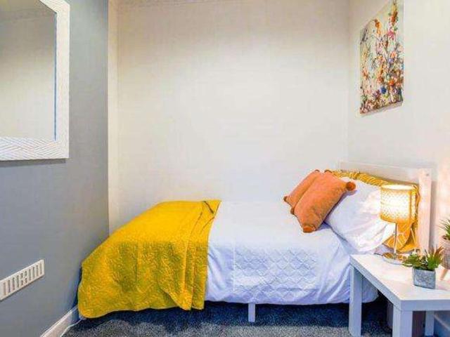 FULLY FURNISHED ROOM NEAR TOWN CENTRE WS2 Room 1
