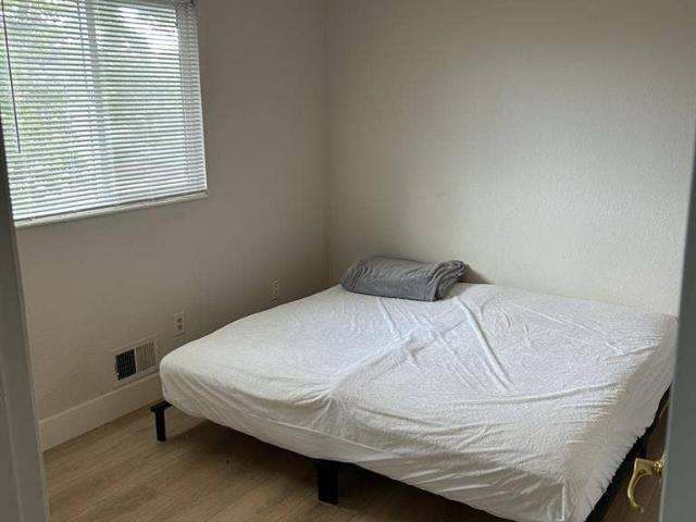 Fully Furnished Room outdated pic