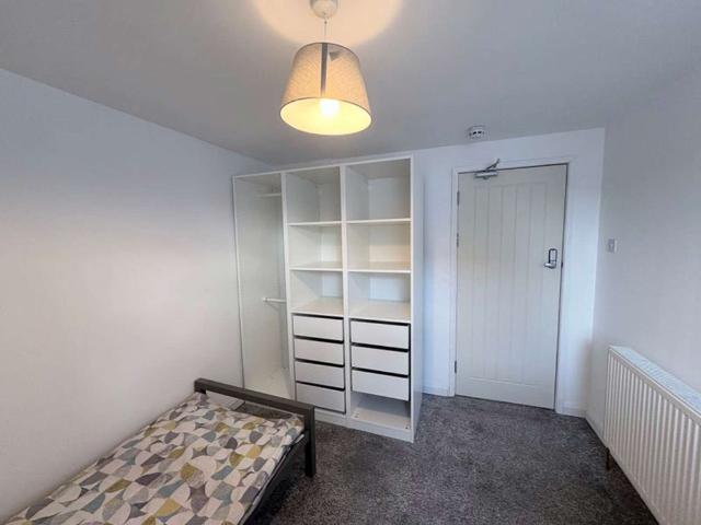 Fully Furnished Rooms Co Living All bills inc WS7 Room 13