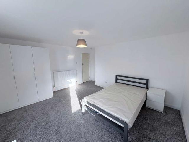 Fully Furnished Rooms Co Living All bills inc WS7 Room 4