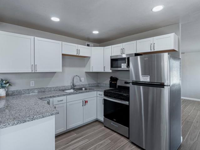 Fully Furnished Rooms in Renovated Home – Utilitie