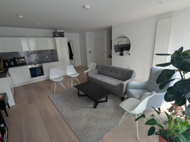 Fully Furnished, ready to walk flat for 2months