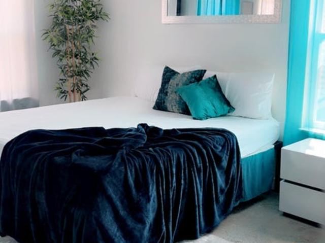 Fully furnished w King bed in big comfy house with