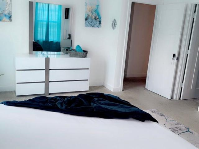 Fully furnished w King bed in big comfy house with
