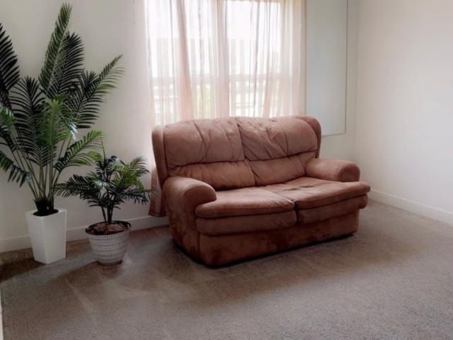 Fully Furnished w Queen bed and Smart TV