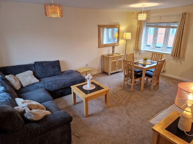 Fully Furnished Two Double Bedroom Coach House with Parking and Garden to Let in the Pavilions, Bristol