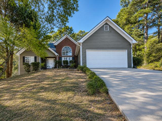 Fully independant 2 Bedroom+ Basement Apartment for Rent in Hoschton, GA 2 Bedrooms + Bonus Office | 1 Bathroom | 1,600 Sq Ft Spacious and private 2 bedroom basement apartment for rent in Hoschton, Georgia, featuring approximately 1,600 square fe.