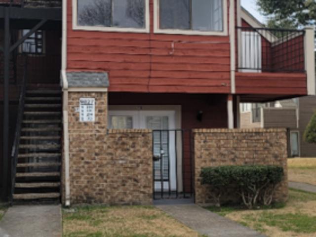 Fully newly renovated ready for owner or tenants.Bathroom bedroom upstairs with onset suit bathroom. 2nd Master bedroom downstairs have stackable Washer and dryer included. *Separate Front door entry Great location for a college student.
