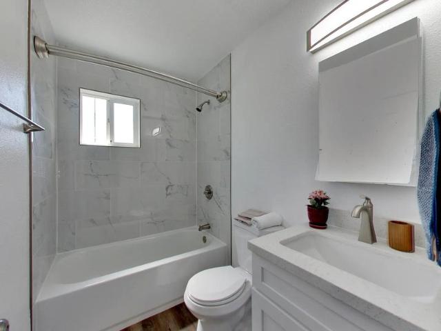Fully Remodeled 1 Bedroom Apartment