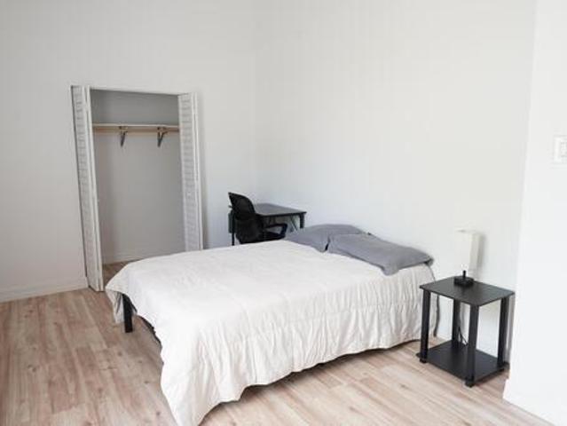 FULLY REMODELED PADSPLIT, 2 MINS FROM PUBLIC TRANSIT, CENTRALLY LOCATED