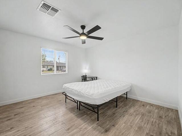 Fully Remodeled Upgrades! Mesa Home near, freeways &. Plenty of cabinets 2 Fridges, 2 Washer/Dryers. Work ‍ stations +more
