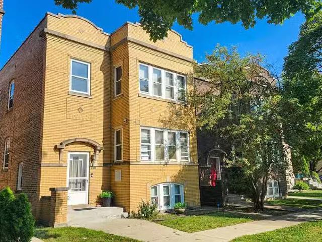 FULLY RENOVATED 2 BD 1 BA GARDEN APT WITH A SPACIOUS BACKYARD.