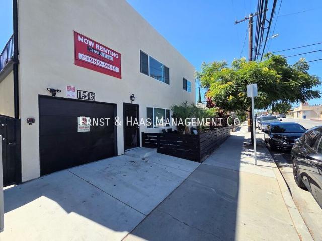 Fully Renovated 2 Bedroom Apartment in Prime Long Beach Location