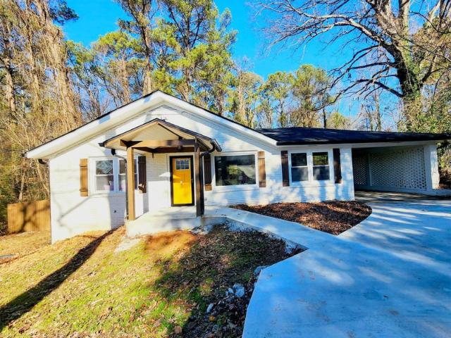 Fully Renovated and Modern Home, just a walk away
