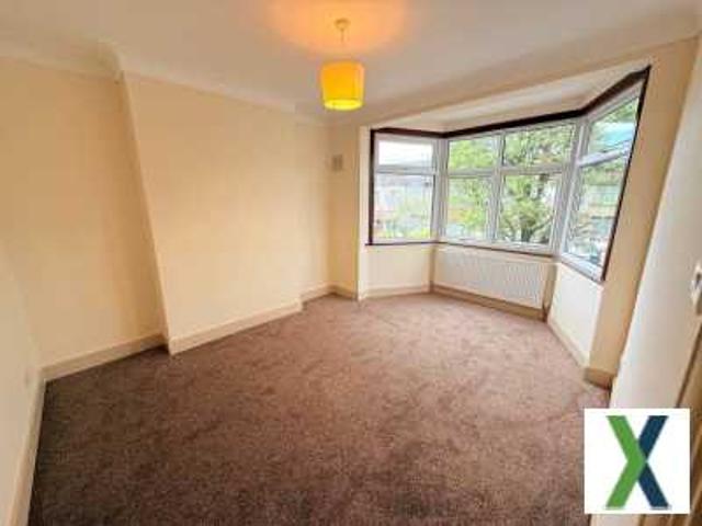 Fully Renovated as new 4 bedrooms semidetached house near Newbury Park Station, Ilford