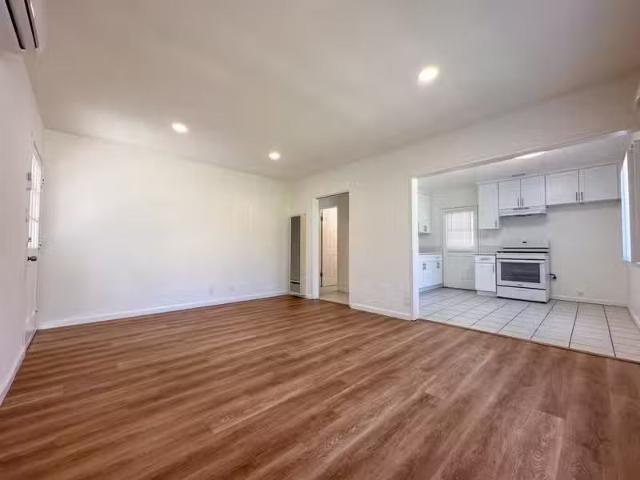 FULLY RENOVATED GARDEN BUNGALOW! 10239 Tujunga Canyon Blvd #.
