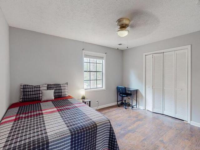 Fully‑Renovated Furnished Marietta Home | All Utilities Included | Fast WiFi | Private, Secure Rooms come w/ Work desk & Chair | Secure Parking & Top Rated Host