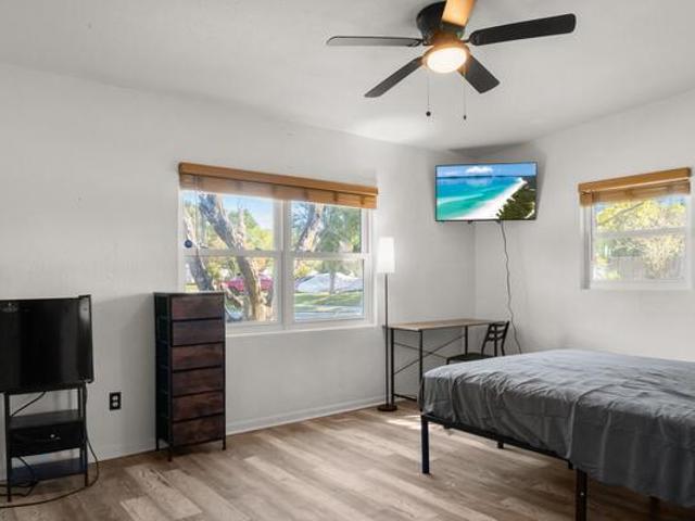 Fully Renovated Orlando Home | Smart TVs • Fast Wi Fi • All Utilities Included • Hassle Free Move In