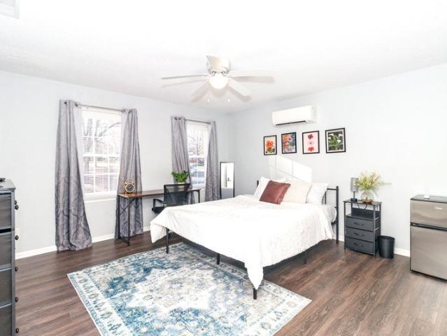 Fully Renovated March 2026 | SmartTV, Desk & Minif