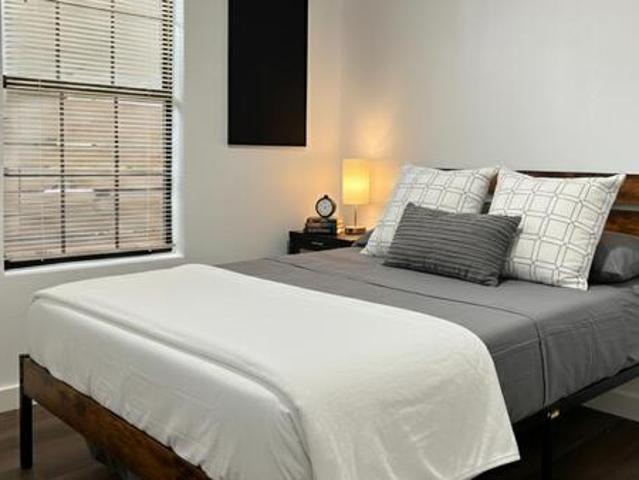Fully Renovated South Austin Home | 12 min to Airport • Fast Wi Fi • Parking • Big Backyard