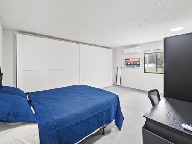 Fully Renovated Sept 2025 LOCATION & LUXURY Large, Spacious Rooms