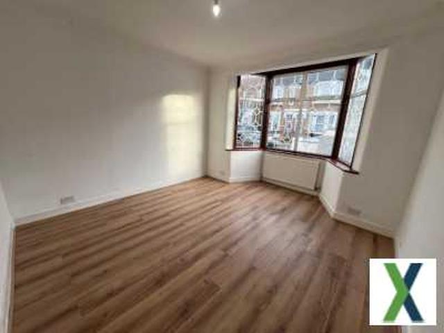Fully Renovated Spacious 4 Bedrooms House near Leyton Station Company let Allowed