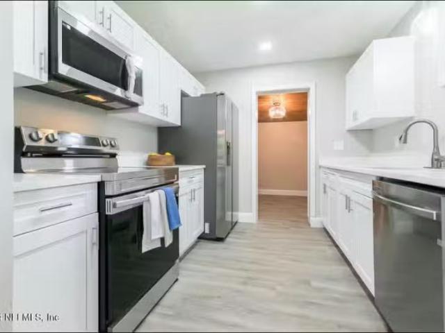 Fully renovated spacious home room for rent 4212 Lane Ave S