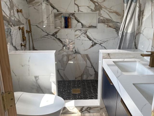 Fully Renovated Room Facing La Guardia Airport