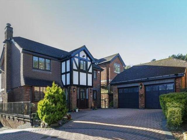 Fulneck Close, Fixby, 4 Bedroom Detached