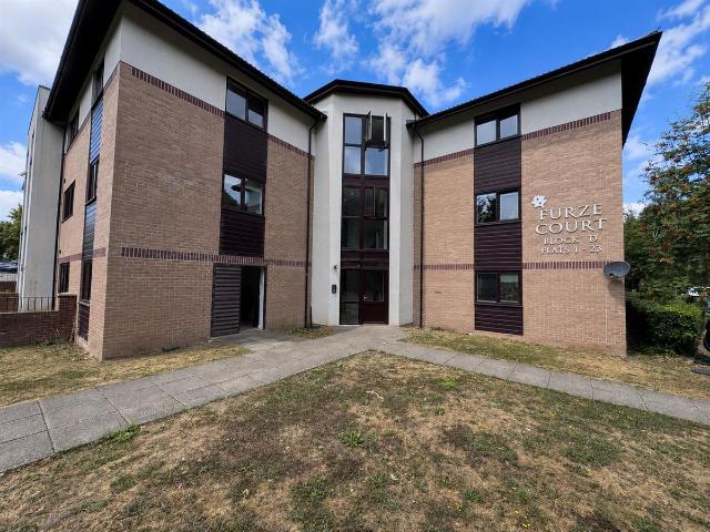 Furze Court, Wickham Road, Fareham PO16, 2 bed flat to rent, £1,350 pcm | PrimeLocation