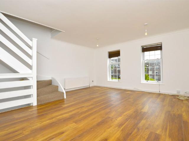 Furze Close, Redhill, Surrey, RH1