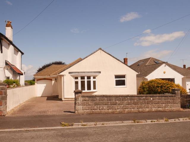 Furze Road, Worlebury, Weston super Mare 3 bed bungalow to rent £1,595 pcm £368 pw